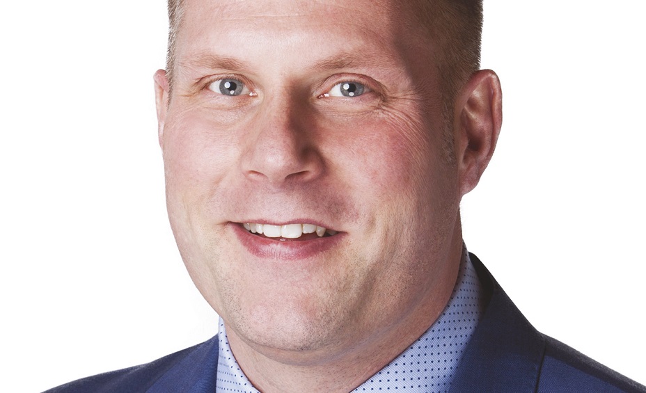 DF-politiker poserede med våben: Nu er han meldt til politiet