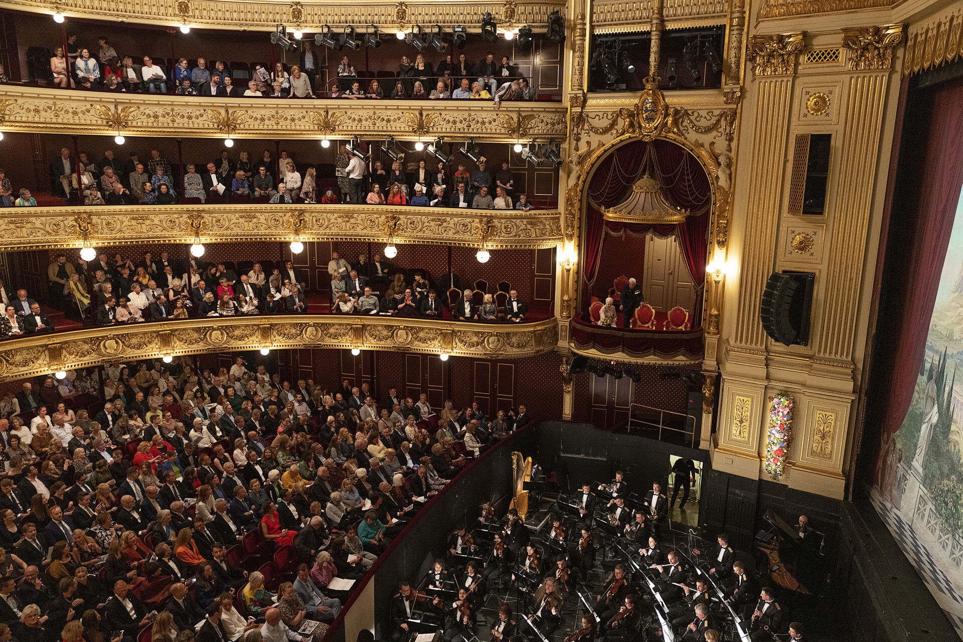 Det Kongelige Teater har foræret 400 billetter til politikere