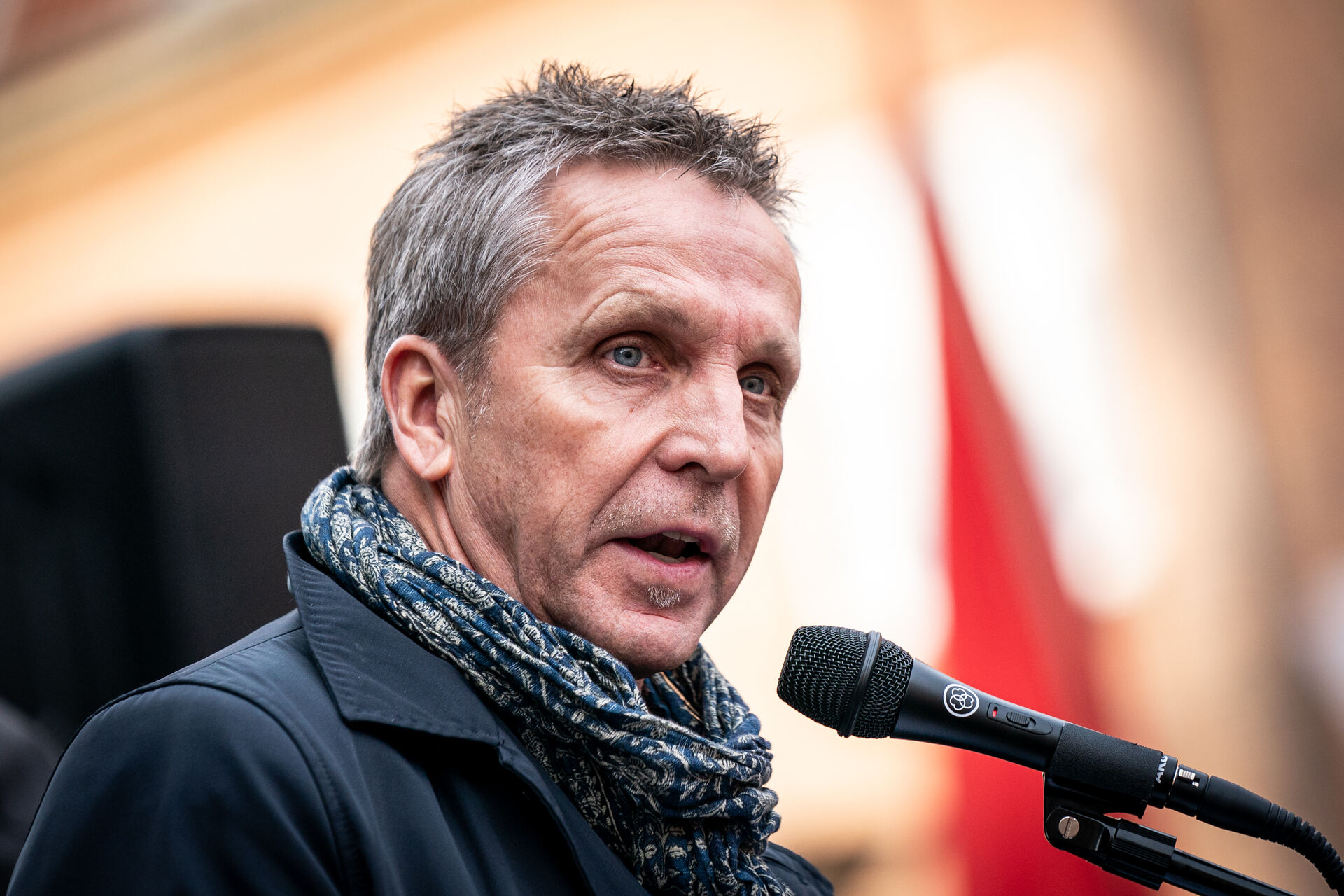 Anmeldelse: Seriel bedrager af koner, kærester og 3F-medlemmer